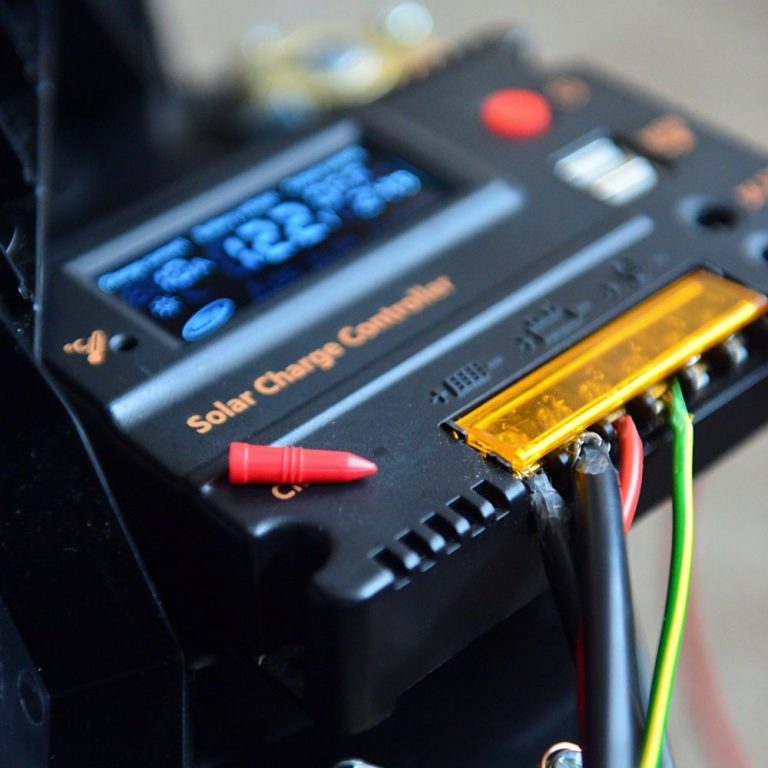 Solar Charge Controller Settings 101: All You Need to Know - Spheral Solar