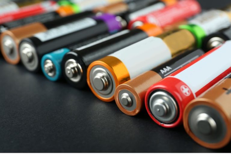 Lithium vs Alkaline Batteries for Solar: A Detailed Comparison ...